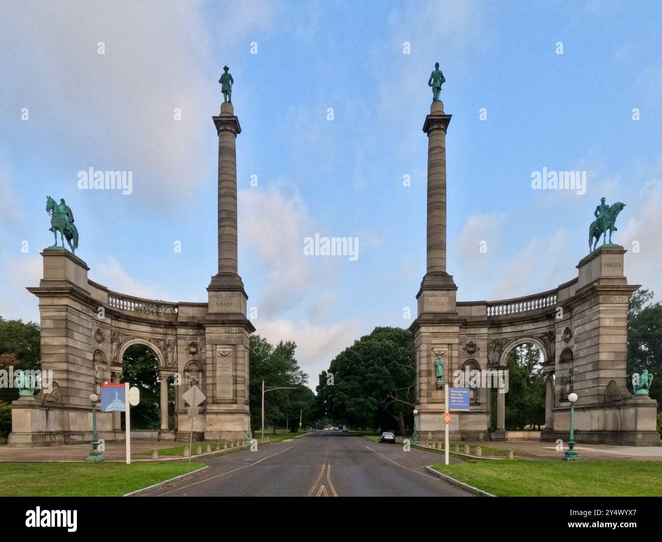 The Smith Memorial Arch towers over the Avenue of the Republic in ...