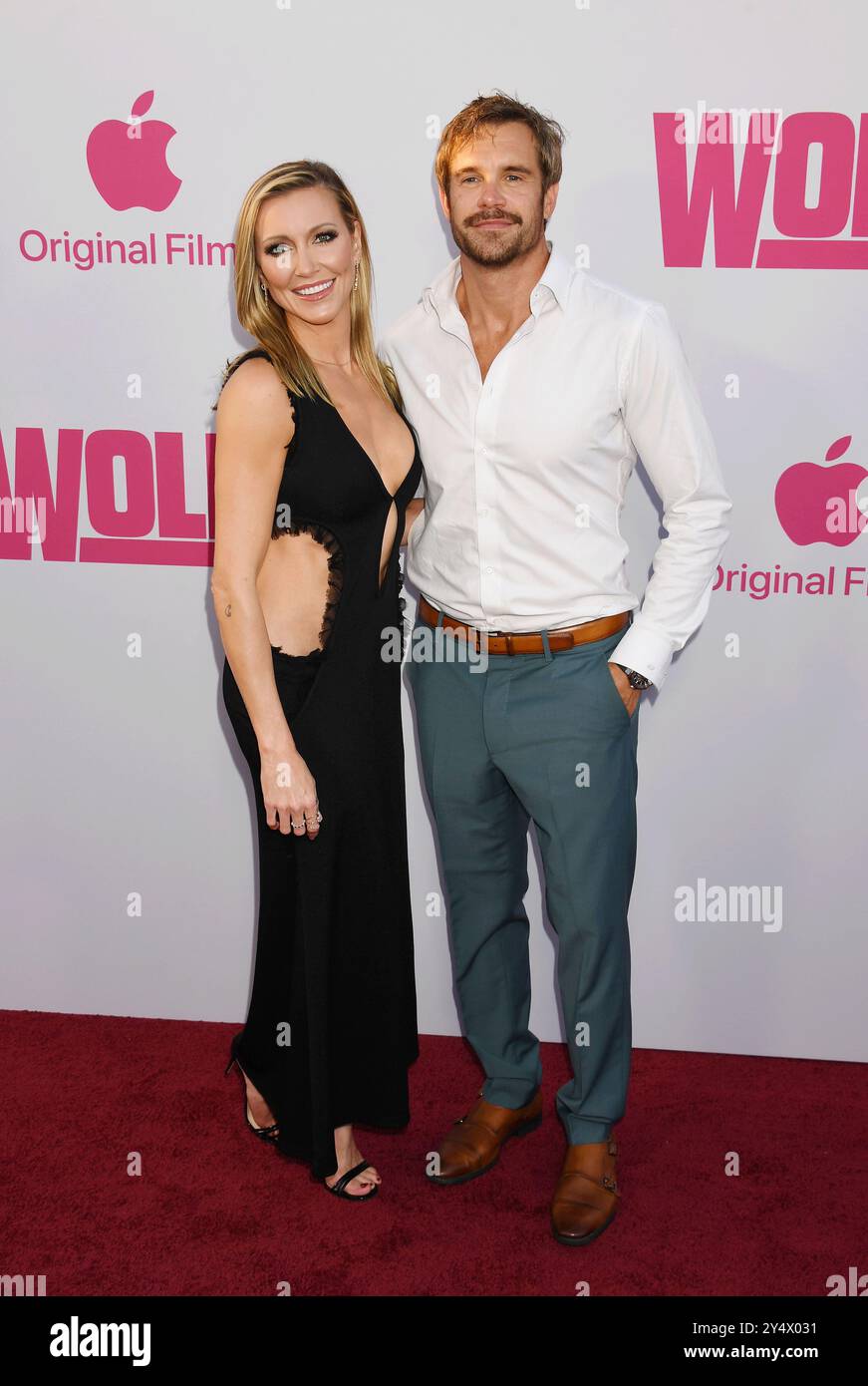HOLLYWOOD, CALIFORNIA - SEPTEMBER 18: (L-R) Katie Cassidy and Stephen Huszar attend the premiere ...
