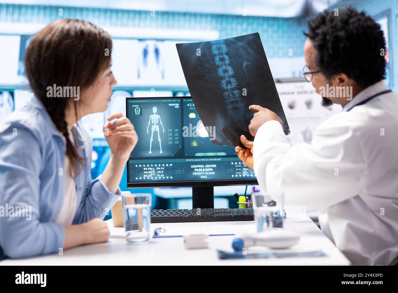 Medical expert specialist explaining the x ray imaging for a diagnosis ...