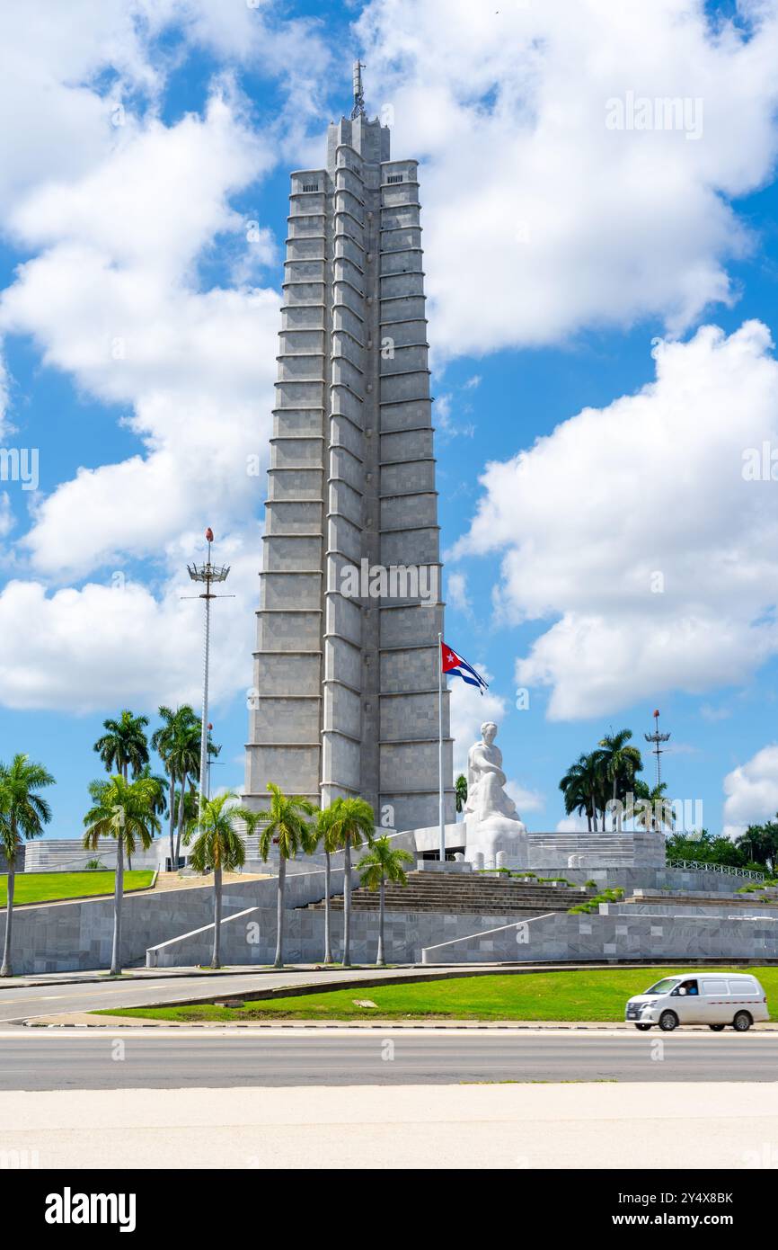 The Jose Marti Memorial in the center of Plaza de la Revolucion Square ...