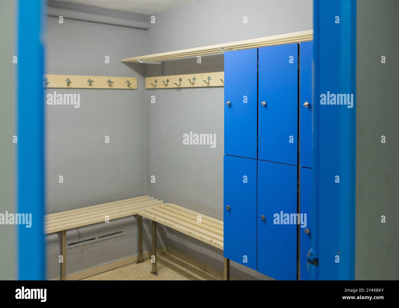 Sports locker room with lockers and bench Stock Photo - Alamy