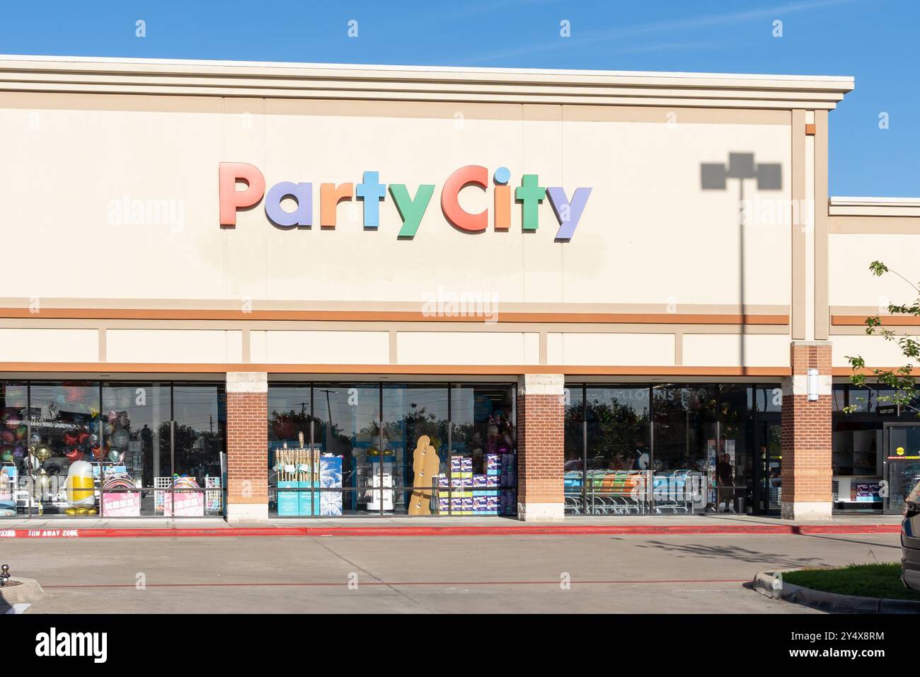 Party city holdco hi-res stock photography and images - Alamy