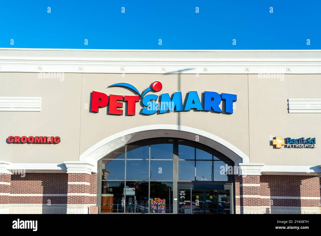 Pearland, Texas, USA - April 12, 2024: A PetSmart store in Pearland, Texas, USA Stock Photo - Alamy
