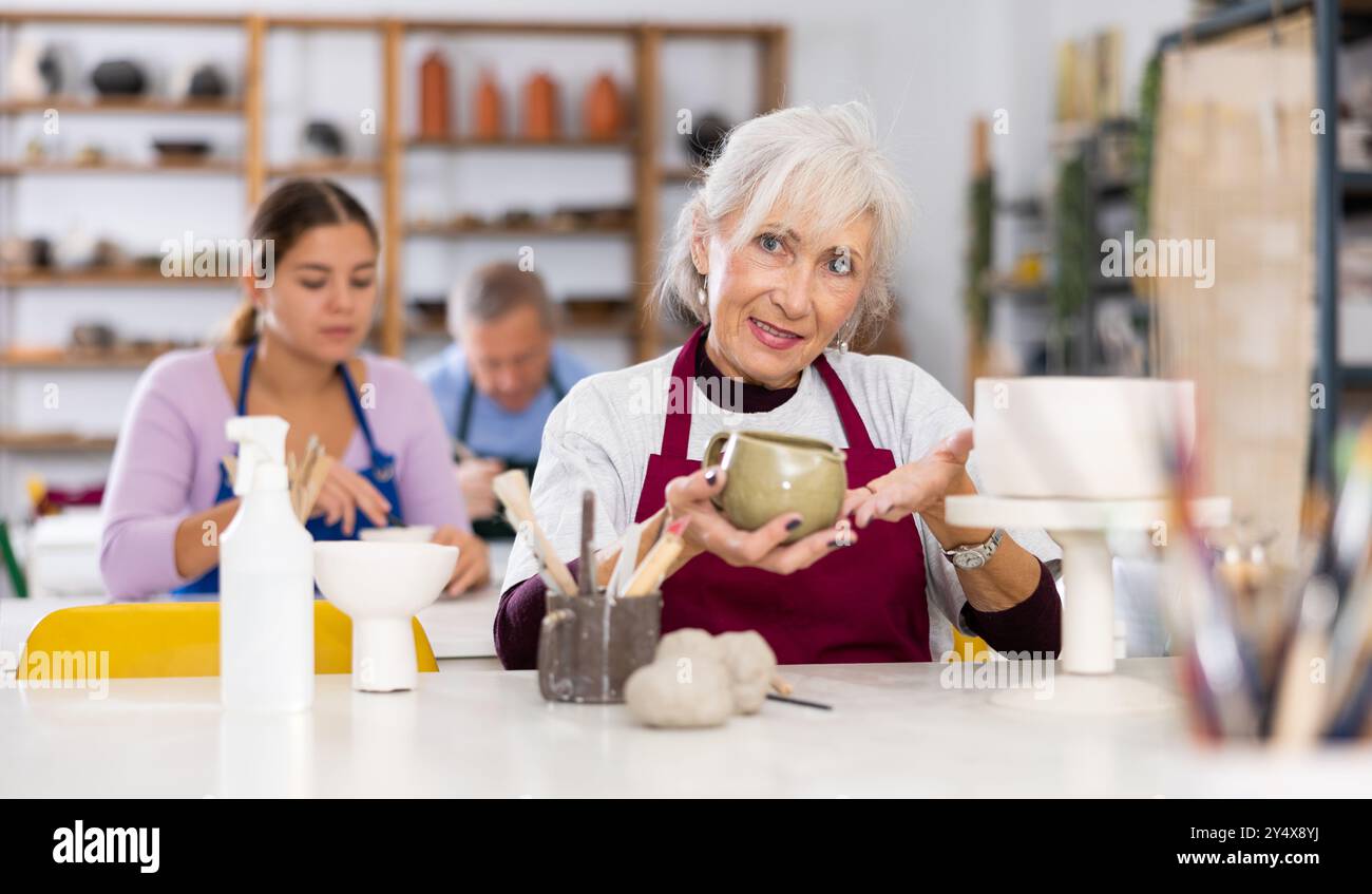 lady and her pottery works Stock Photo - Alamy