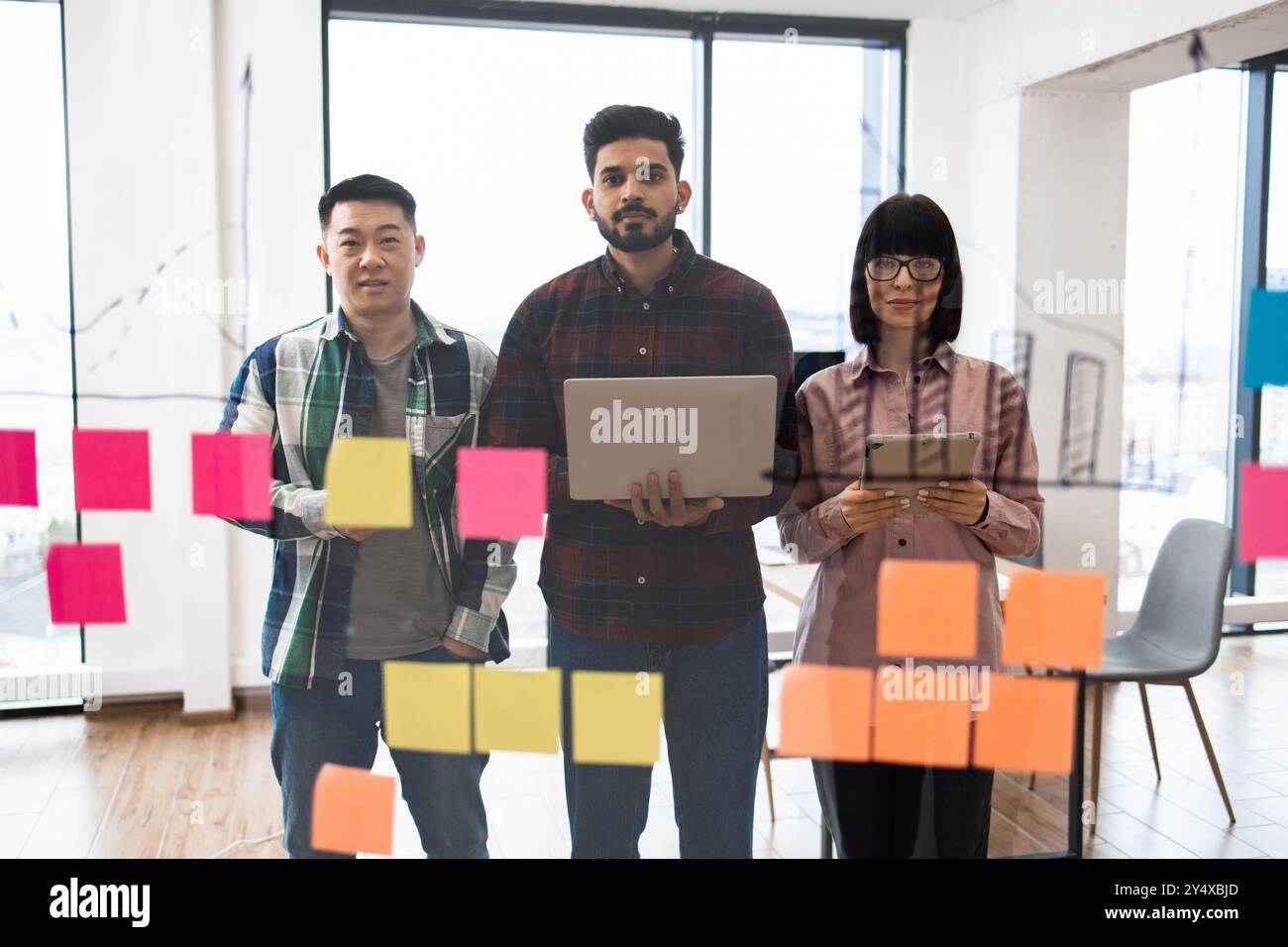 Team collaboration using sticky notes in modern office Stock Photo - Alamy