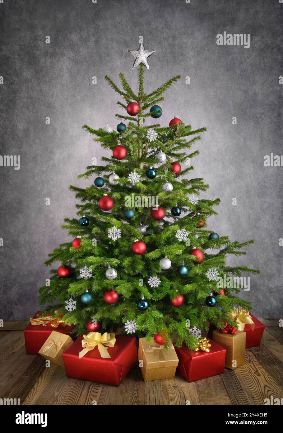 Green christmas tree gifts on hi-res stock photography and images - Alamy