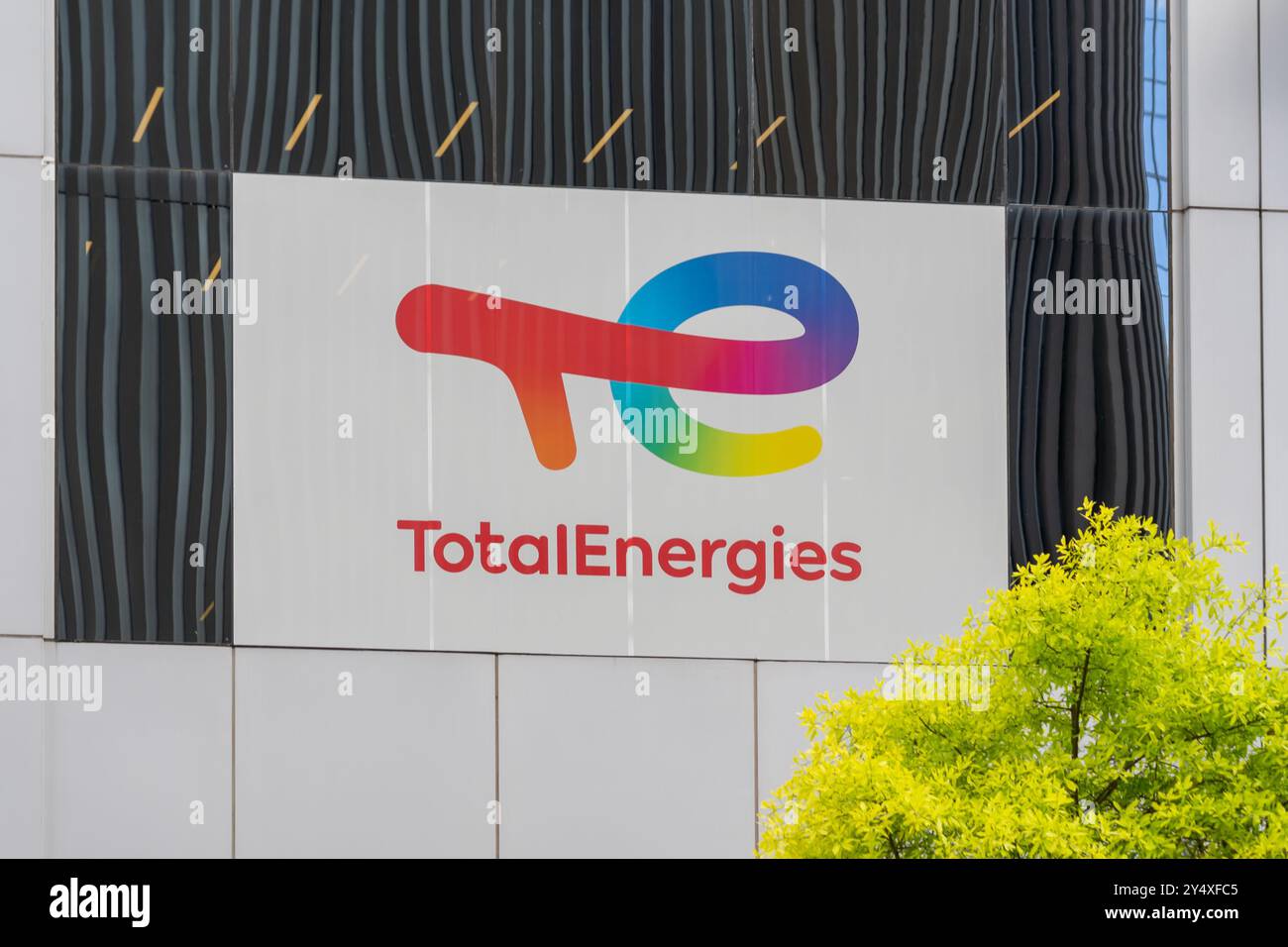Totalenergies logo hi-res stock photography and images - Alamy
