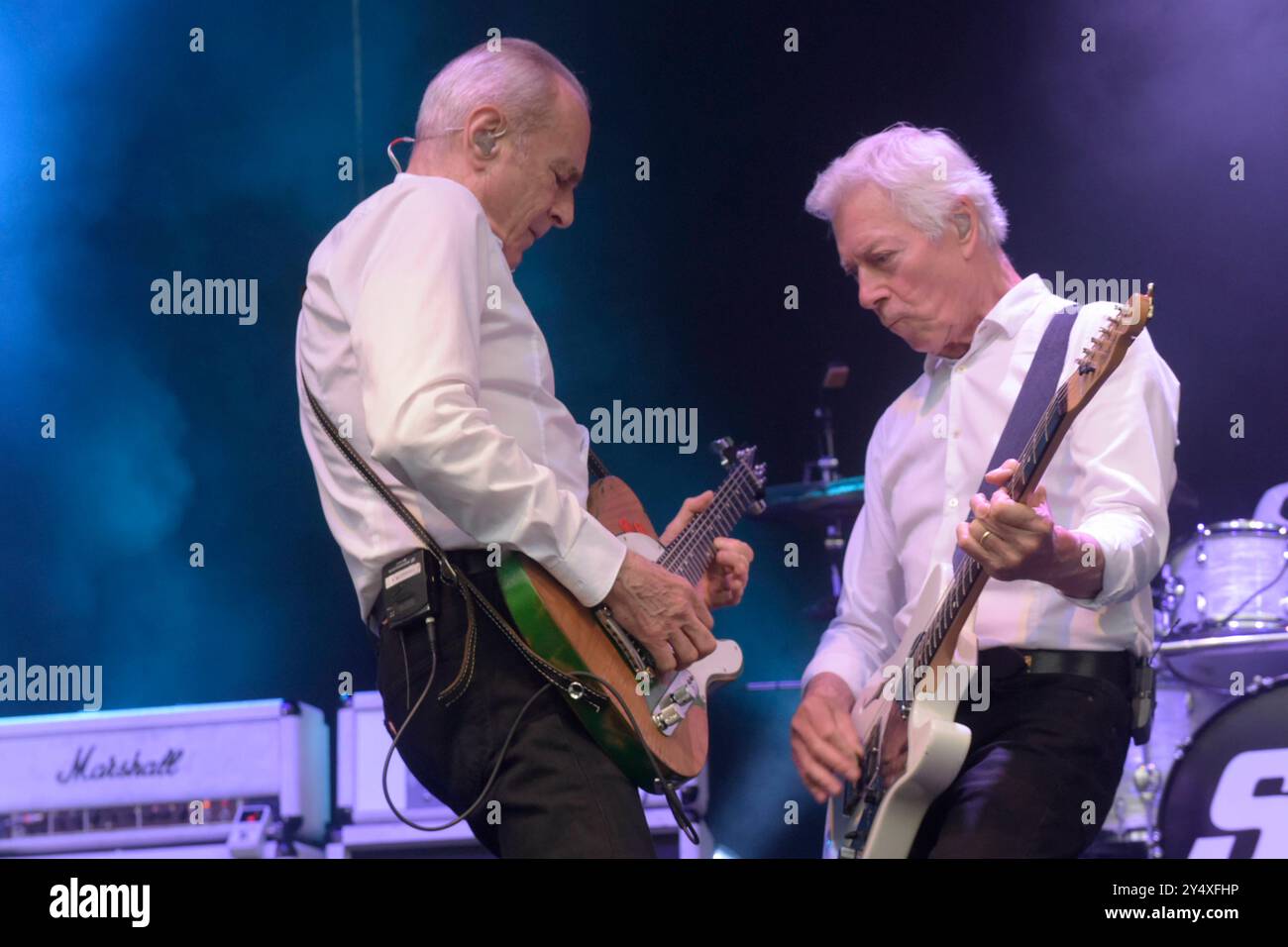 Gründungsmitglied Francis Rossi 75, Gesang und Gitarre und Andy Brown ...