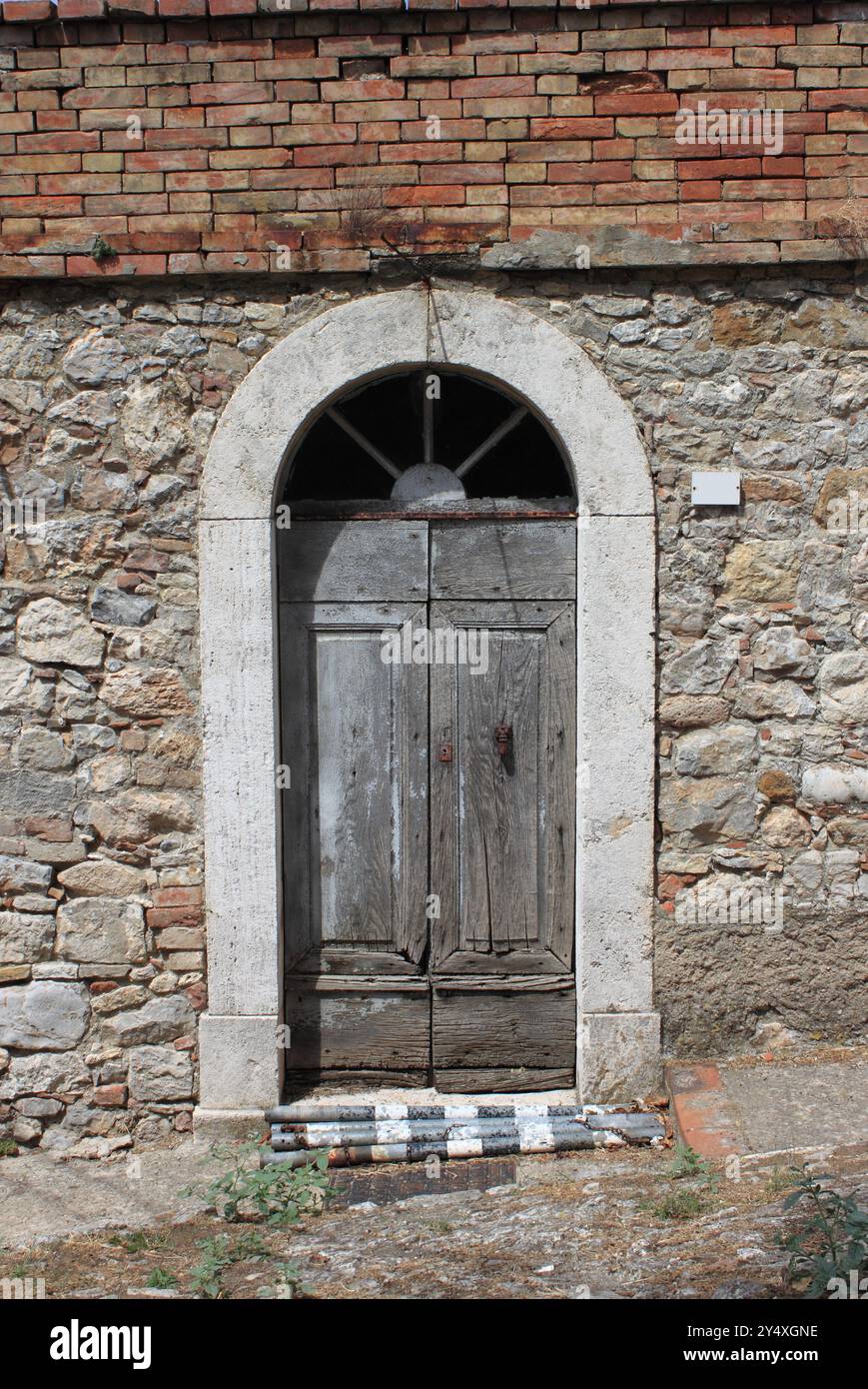 Medieval red frame house hi-res stock photography and images - Alamy