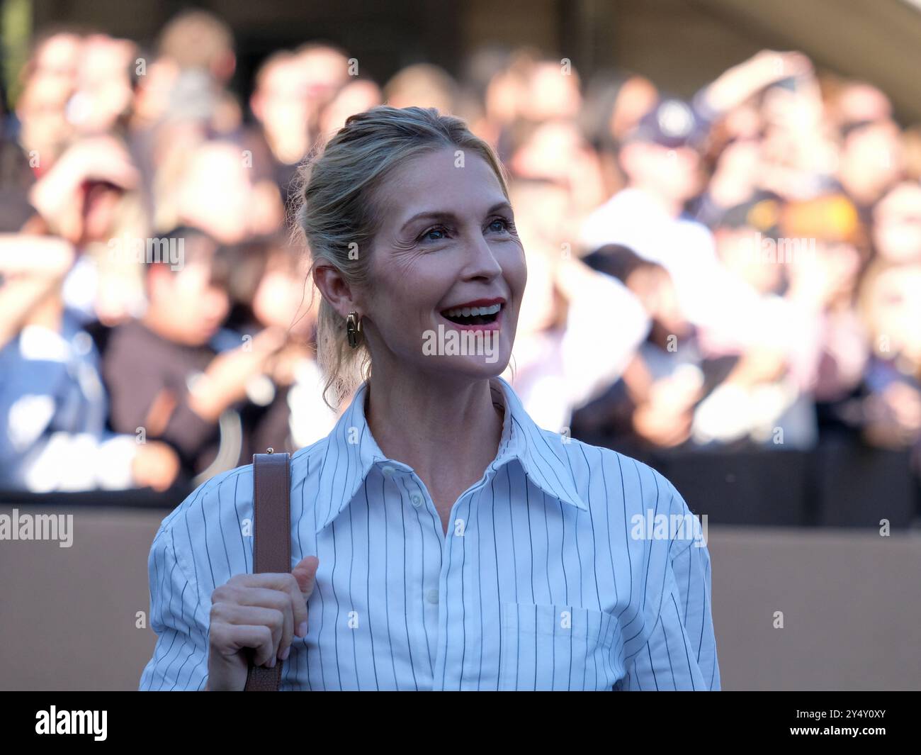 Kelly rutherford burberry hi-res stock photography and images - Alamy