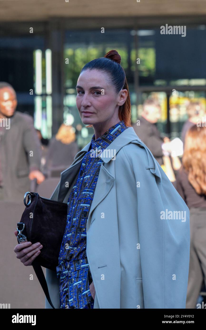 Model Erin O'Connor poses for photos upon arrival at the Burberry ...
