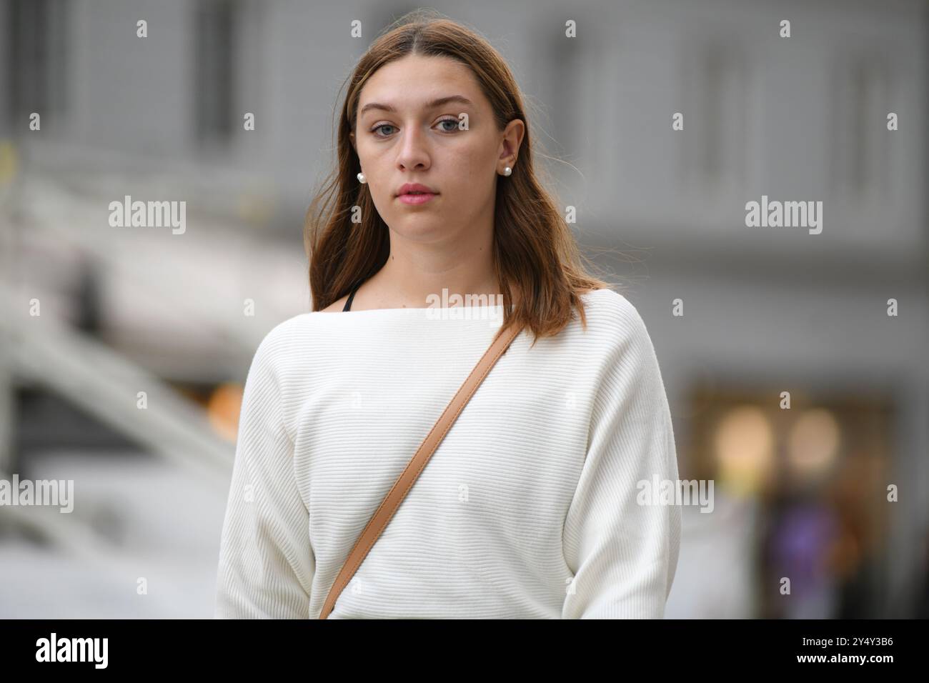 Woman square italy hi-res stock photography and images - Alamy