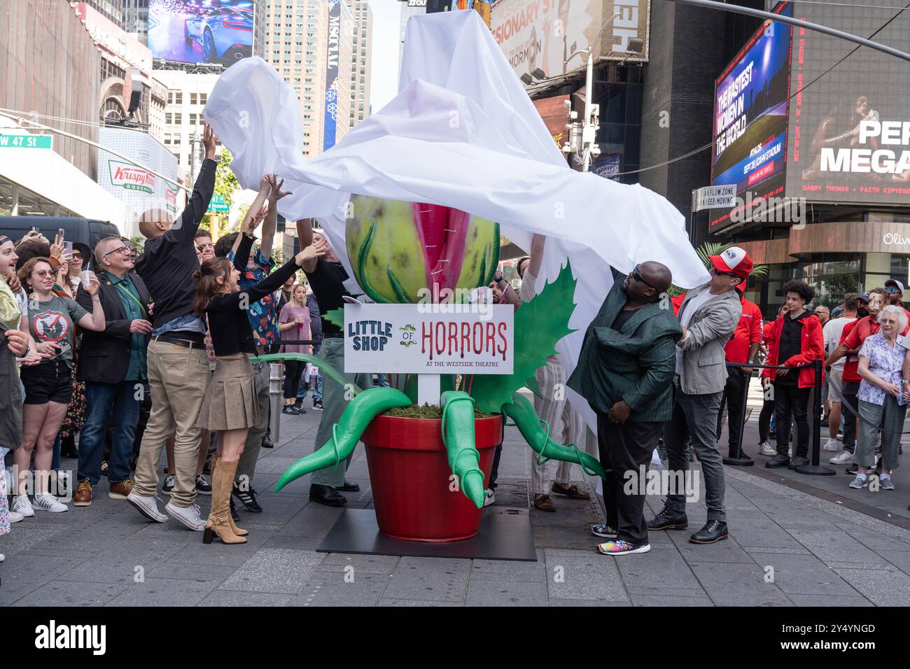 Atmosphere during 'Little Shop of Horrors' unveiling 'Audrey II' Times ...
