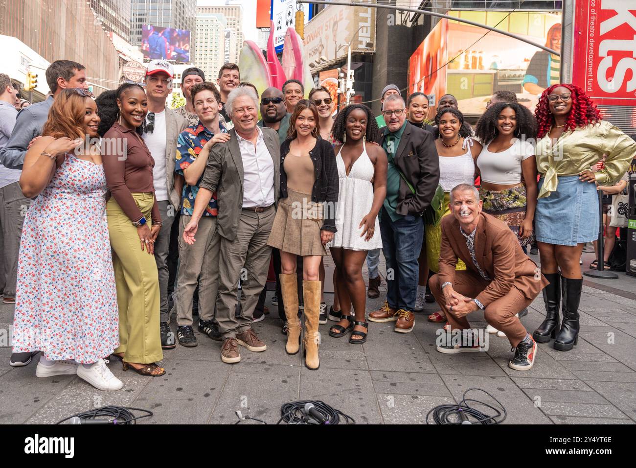 Cast and crew attend 'Little Shop of Horrors' unveiling 'Audrey II ...