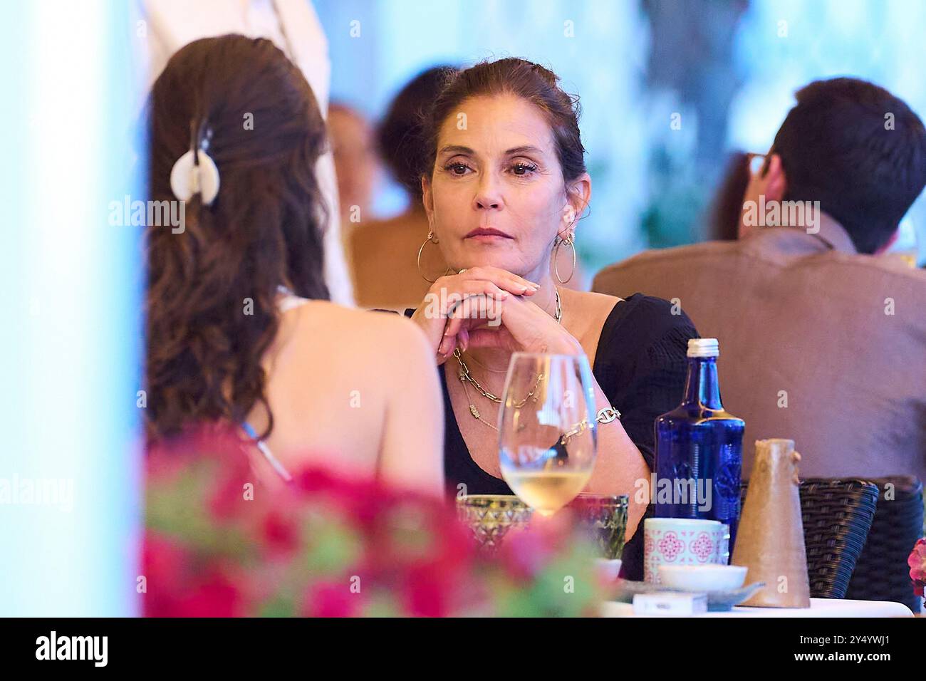 Teri Hatcher dinner with her daughter at Mia Restaurant on August 4 ...