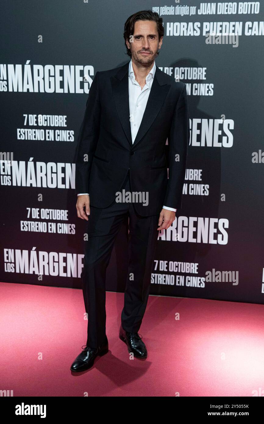 Juan Diego Botto attends to 'En Los Margenes' photocall on October 4 ...