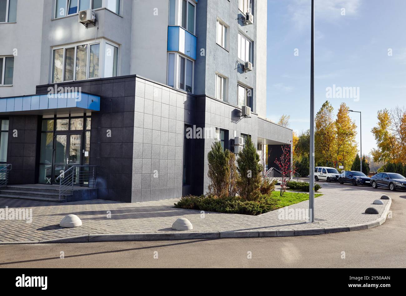 Facade of a modern European apartment building. Cozy courtyard of a ...