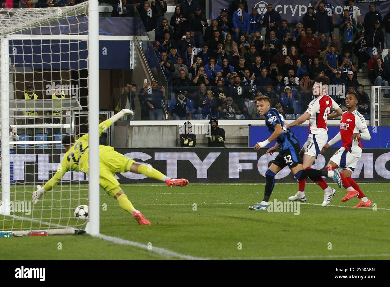 David Raya of Arsenal FC makes a save Atalanta BC vs Arsenal FC, 1Â ...