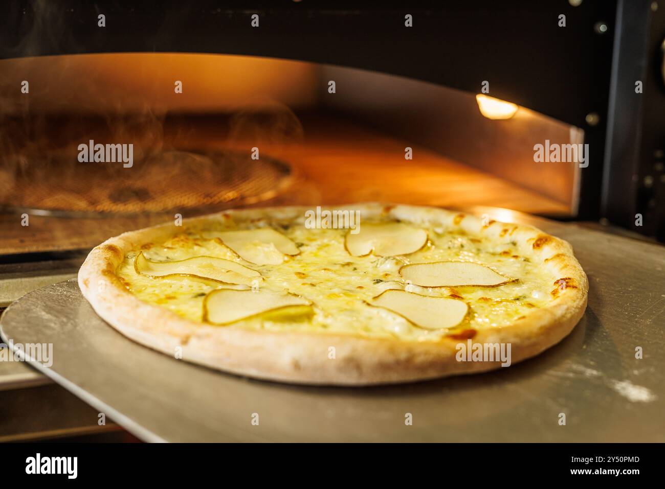 Freshly baked homemade quiche pie hi-res stock photography and images ...
