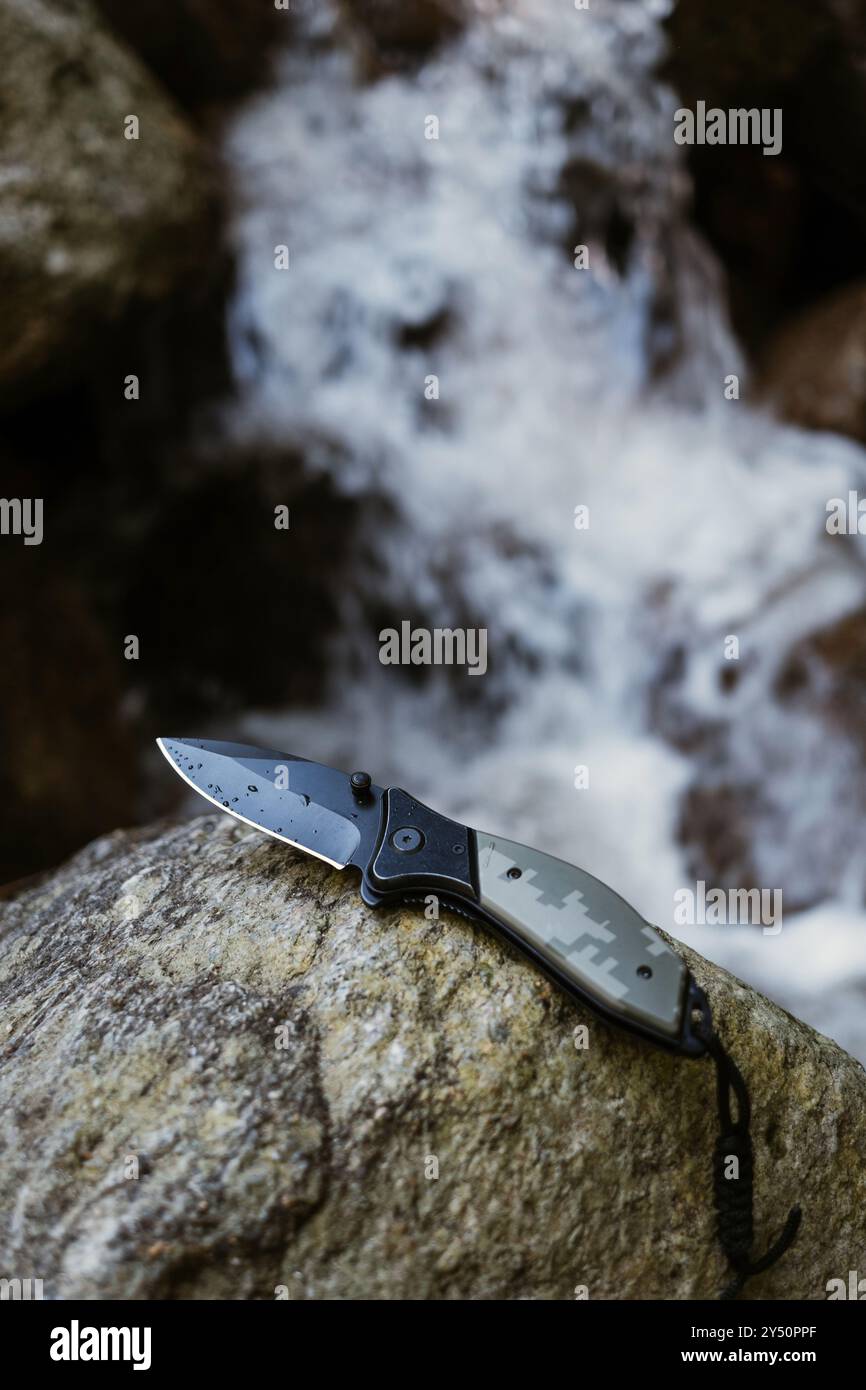 Tactical digital camo folding knife with black blade. Folding knife for ...