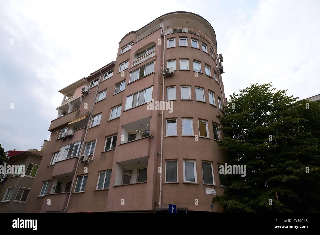 Modern residential building with rounded corners in an urban setting ...