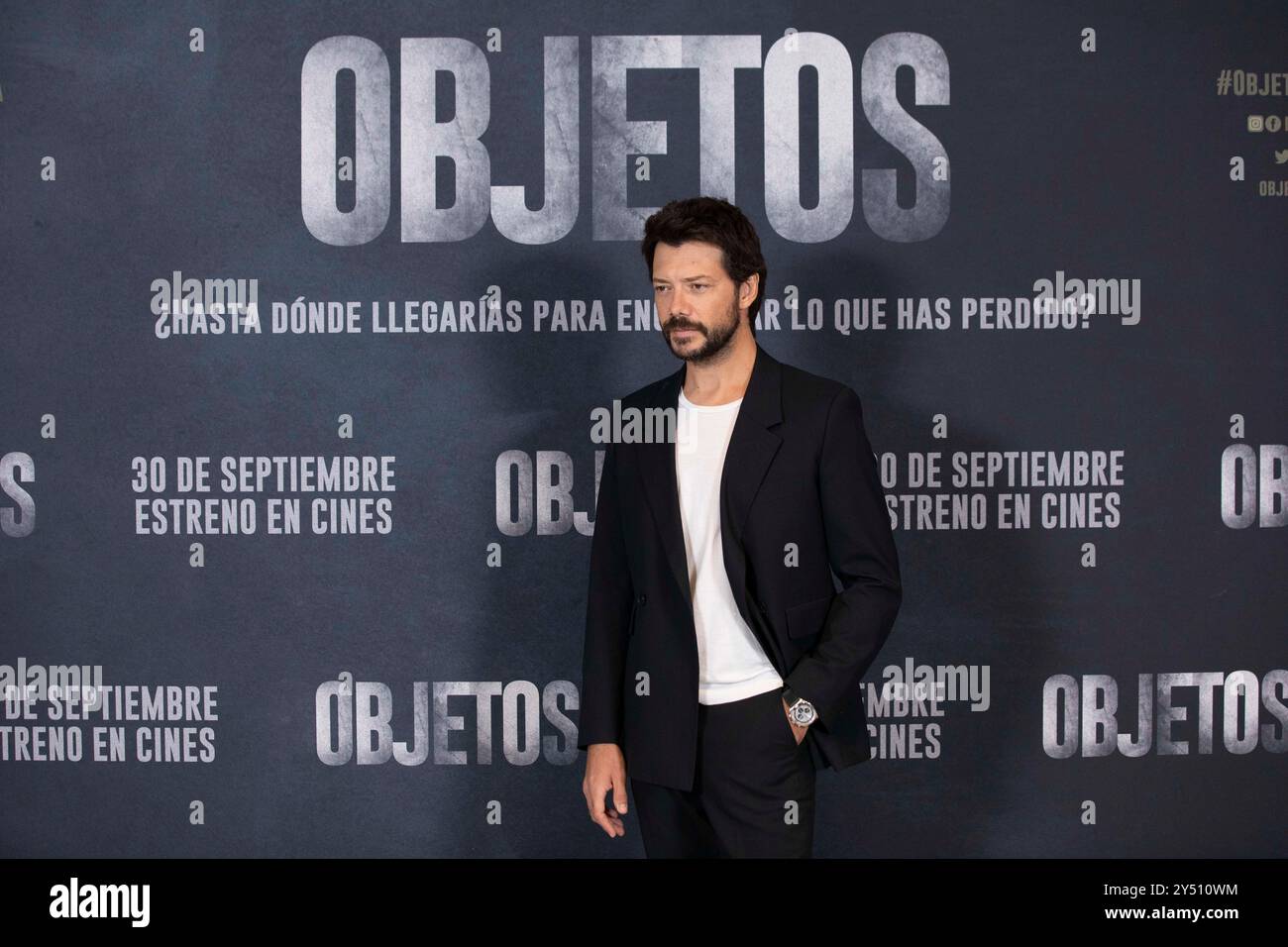 Alvaro Morte attends to 'Objetos' photocall on September 27, 2022 in ...