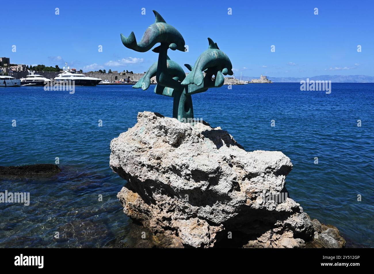 Griechische Inseln. Hafen der Insel Rhodos in Griechenland. Dolphin ...