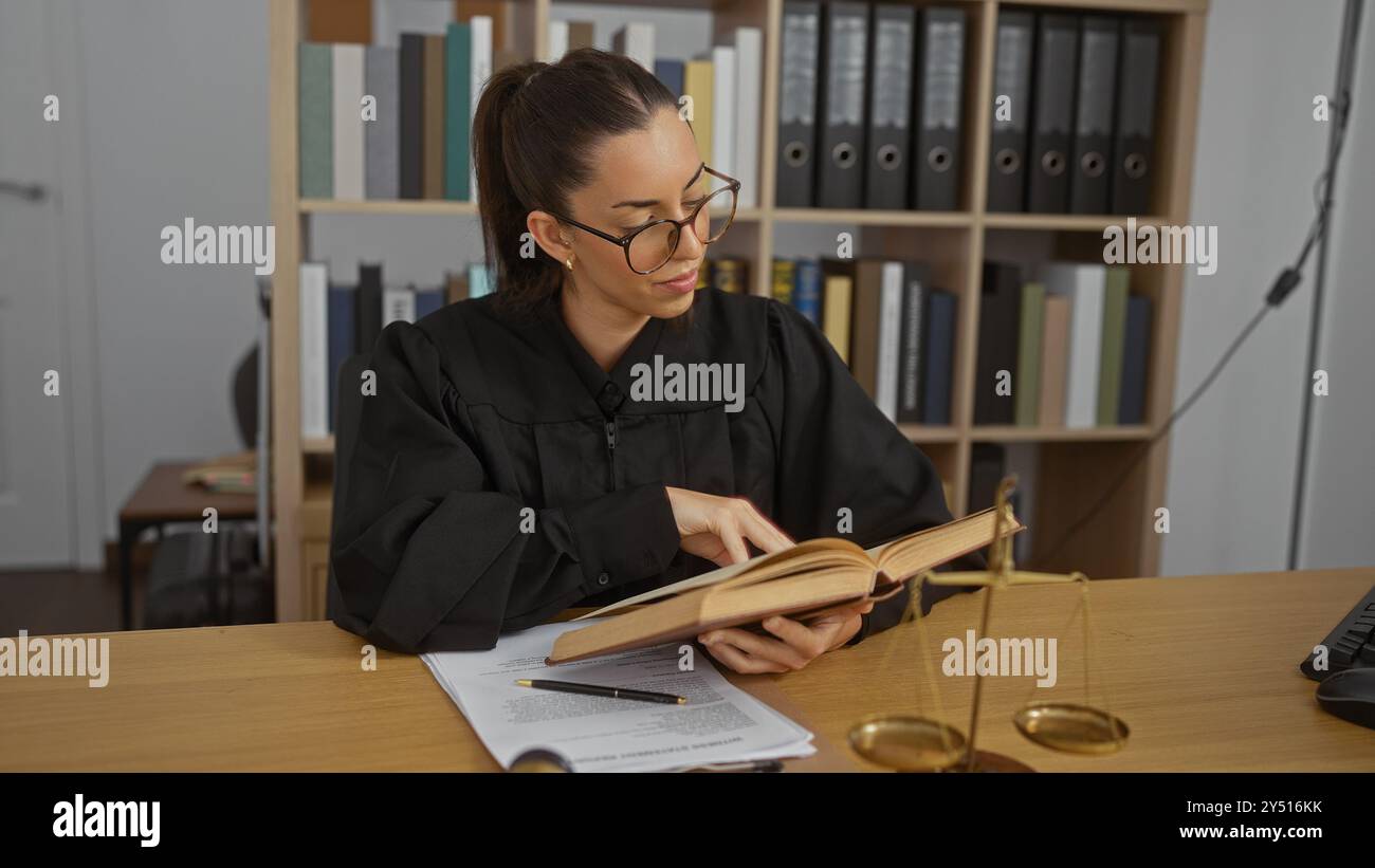 Active courtroom setting hi-res stock photography and images - Alamy