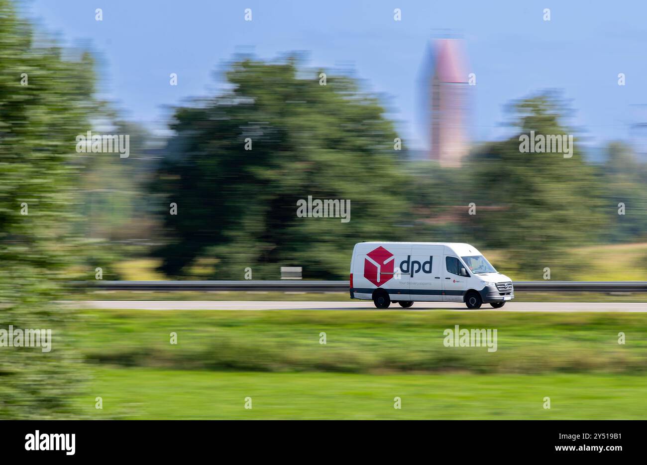 20.09.2024, Autobahn A96 bei Mindelheim im Unterallgäu, reger Verkehr ...
