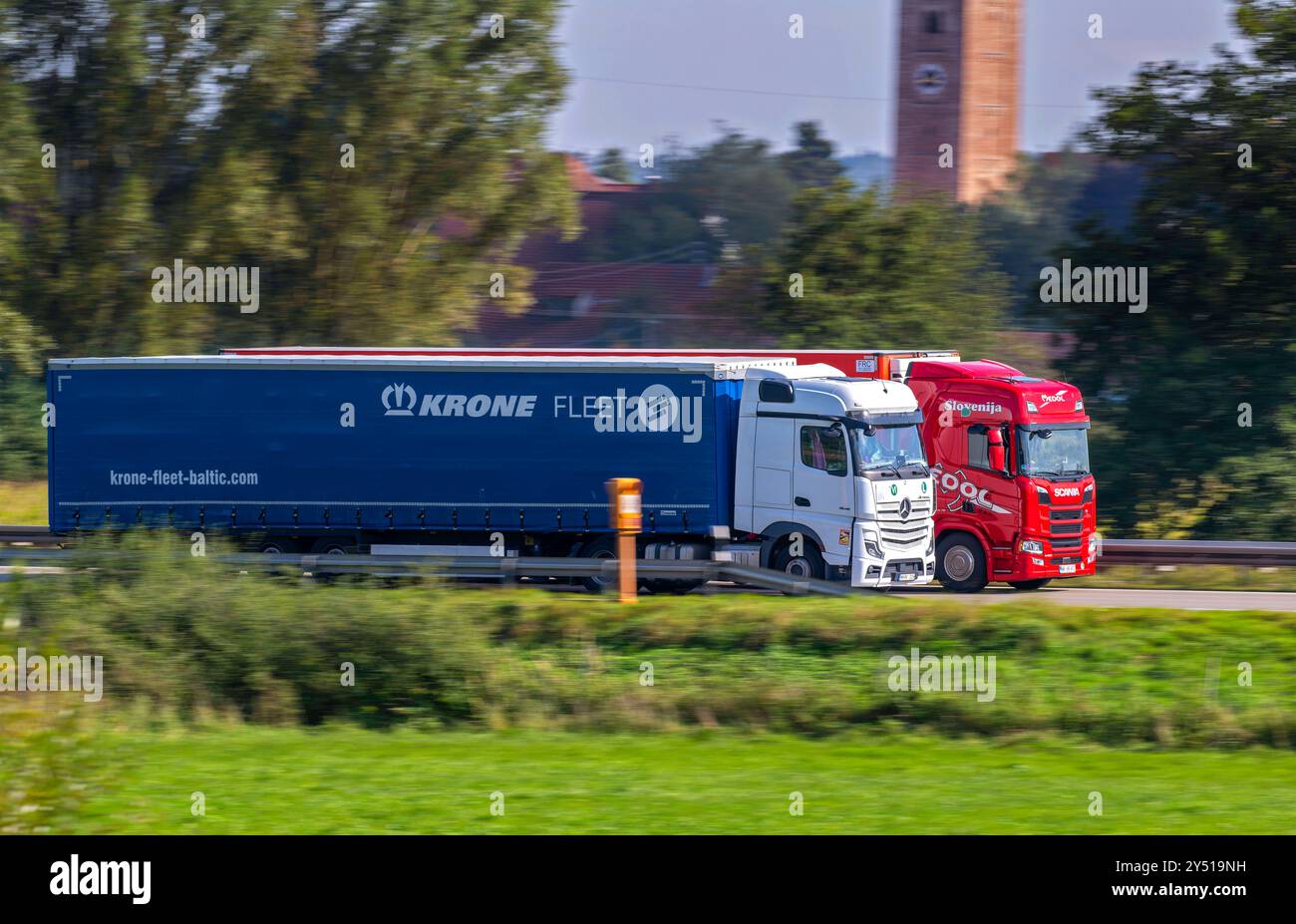 20.09.2024, Autobahn A96 bei Mindelheim im Unterallgäu, reger Verkehr ...