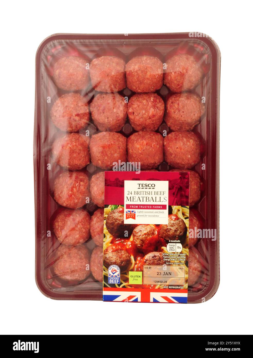Tesco 24 fresh raw British beef meatballs in a 672g pack Stock Photo ...