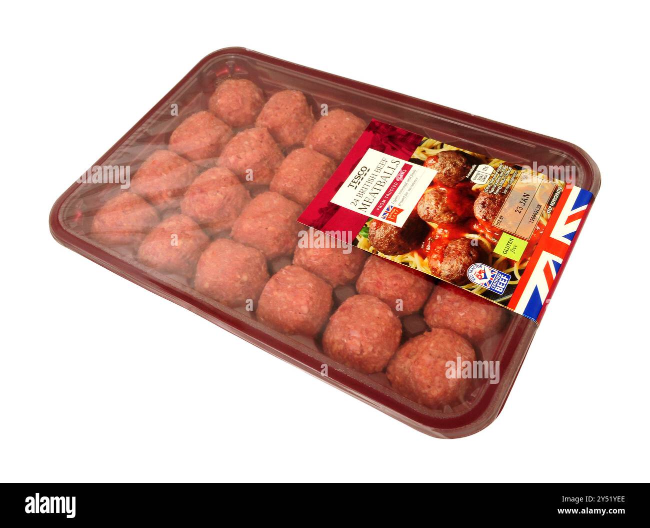 Tesco 24 fresh raw British beef meatballs in a 672g pack Stock Photo ...