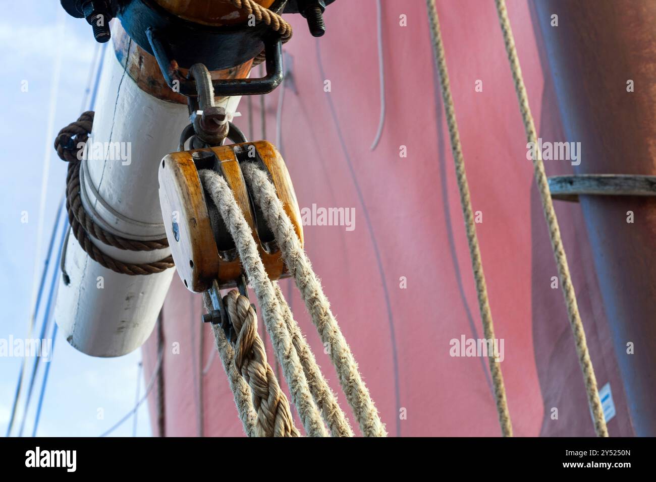 Detail of sail boat mast and boom Stock Photo - Alamy