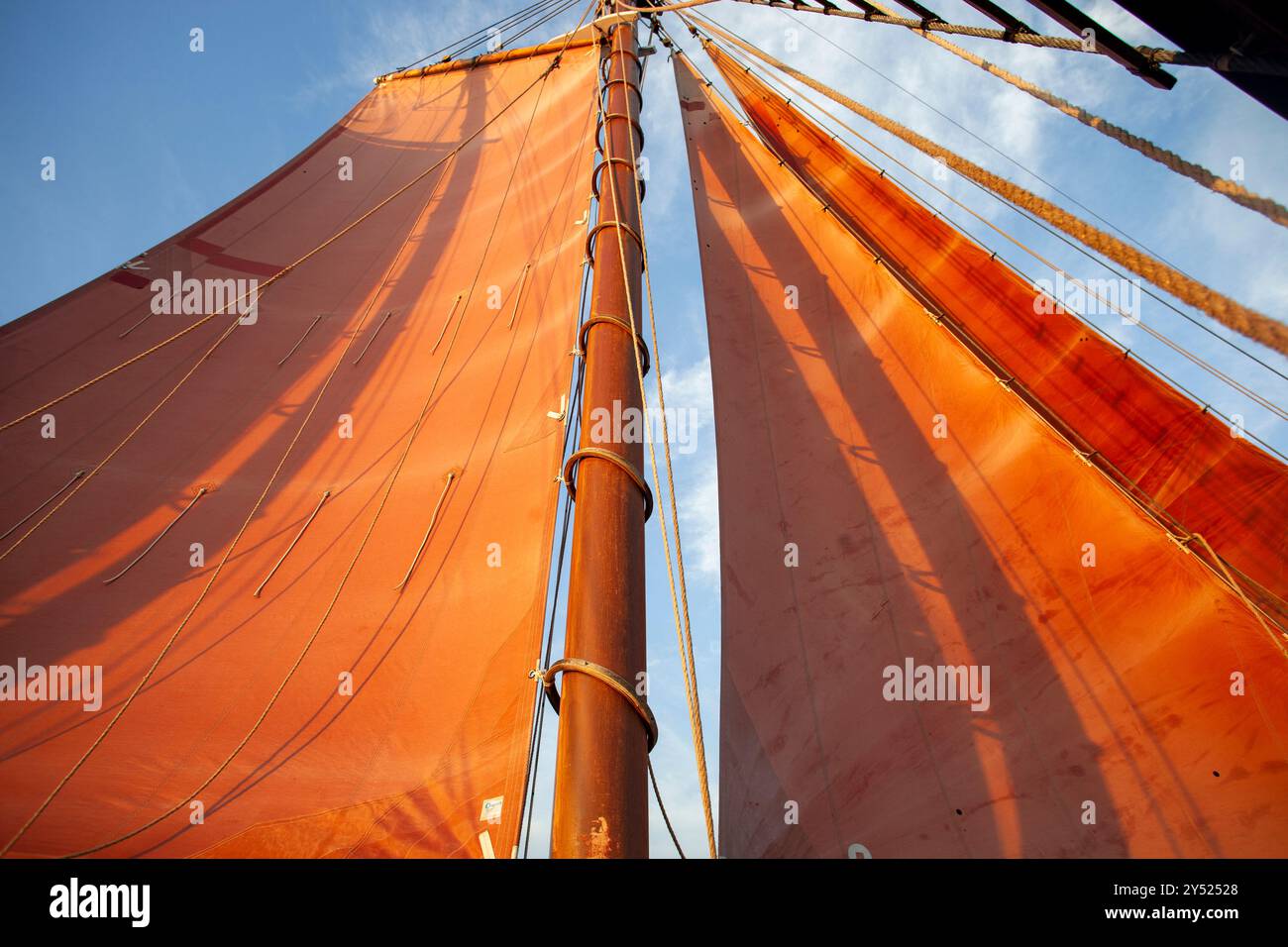 Sailboat boom and mast hi-res stock photography and images - Alamy