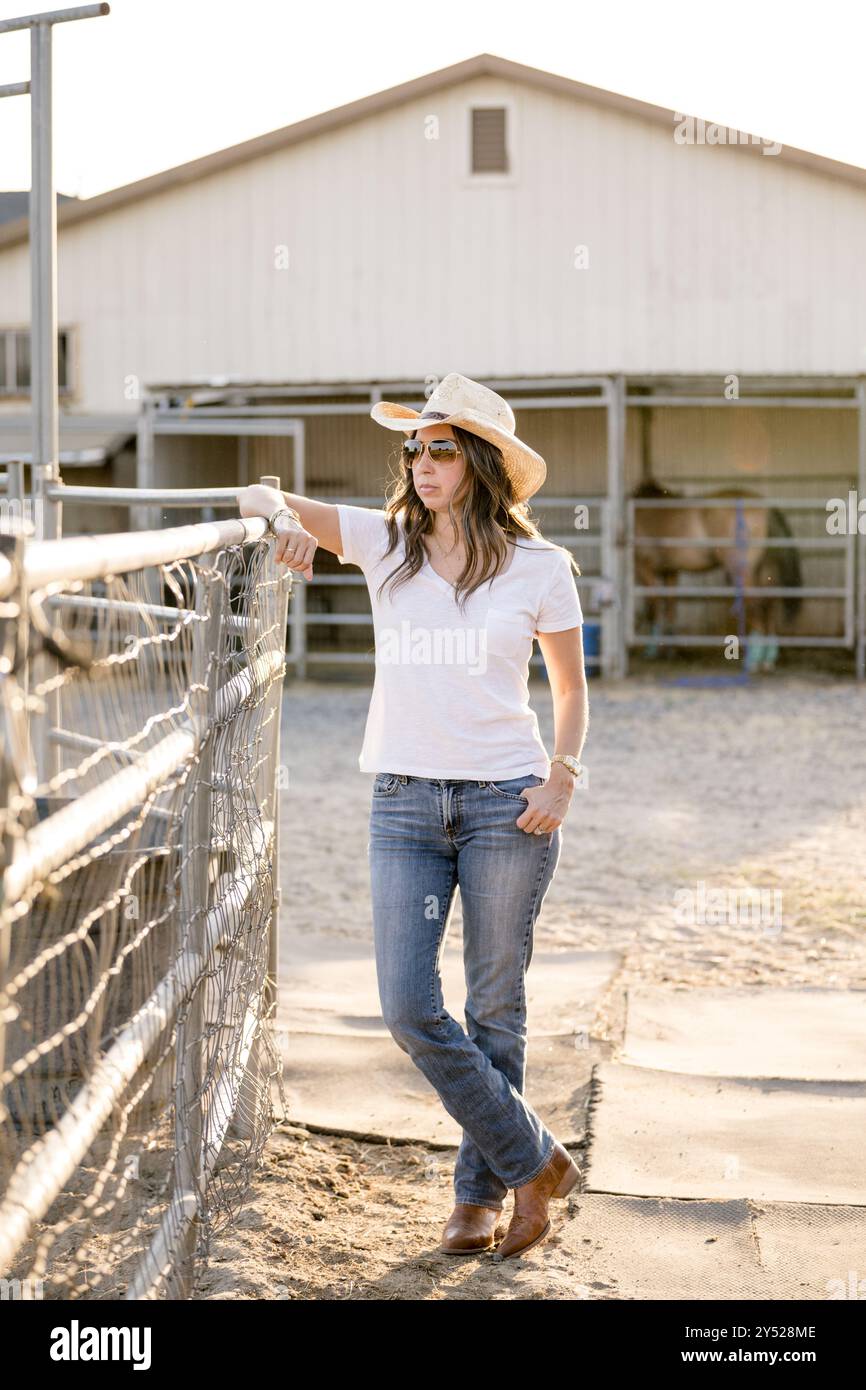 Woman cowgirl mature hi-res stock photography and images - Alamy