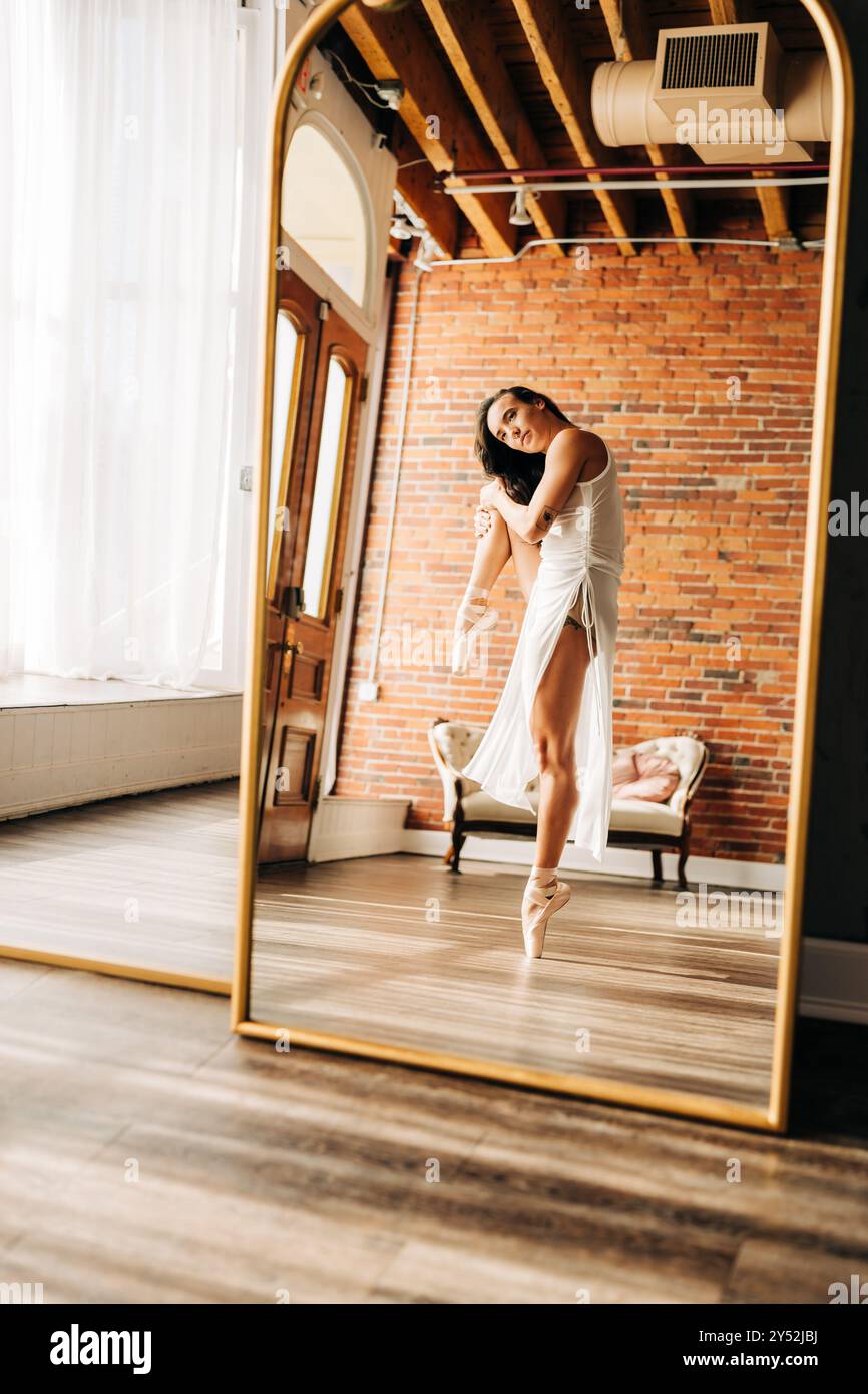 Mirror reflection dance floor wall hi-res stock photography and images ...