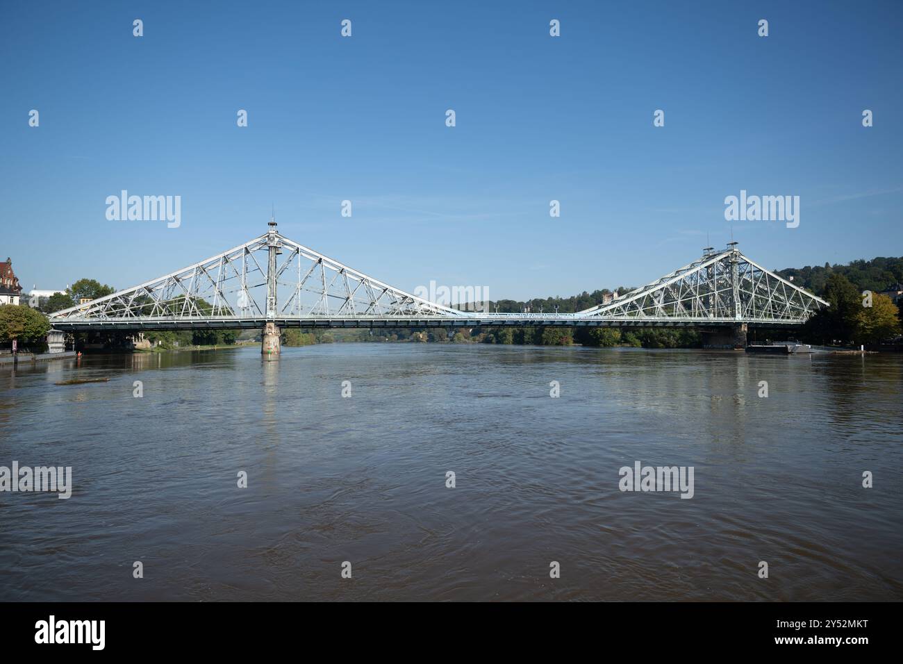 Dresden, Germany. 20th Sep, 2024. The flooding Elbe in front of the ...