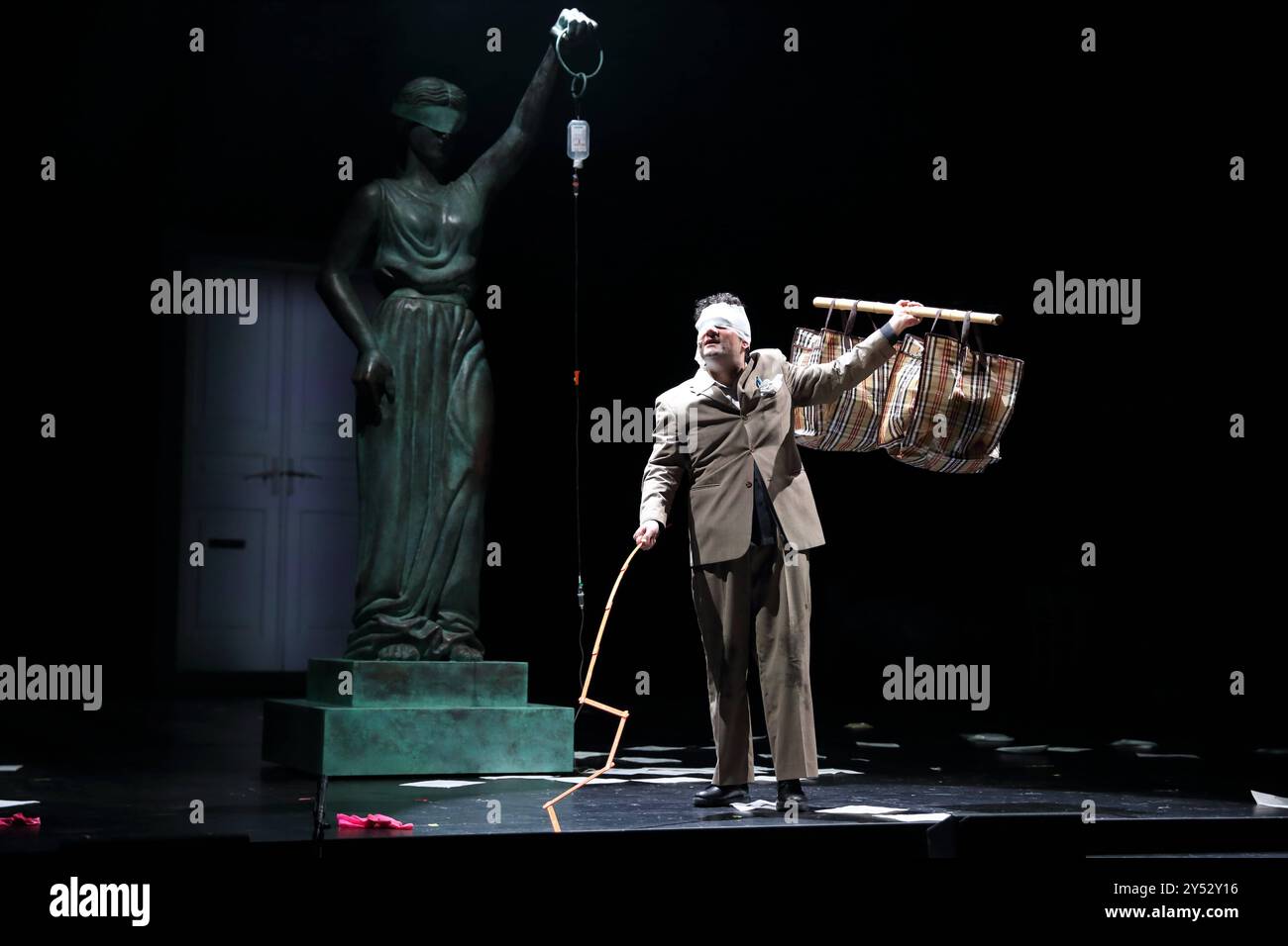Edgar Eckert als Josef K. während der Fotoprobe für das Stück Prozess ...