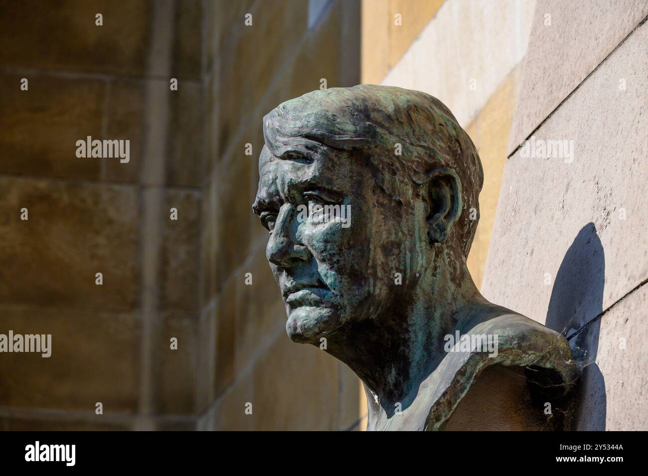 London, England, UK. Bust of Lord Northcliffe outside the Church of ...