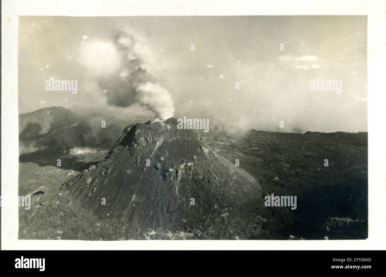 1944 , march, NAPLES , ITALY : The eruption of MOUNT VESUVIUS , from 18 ...