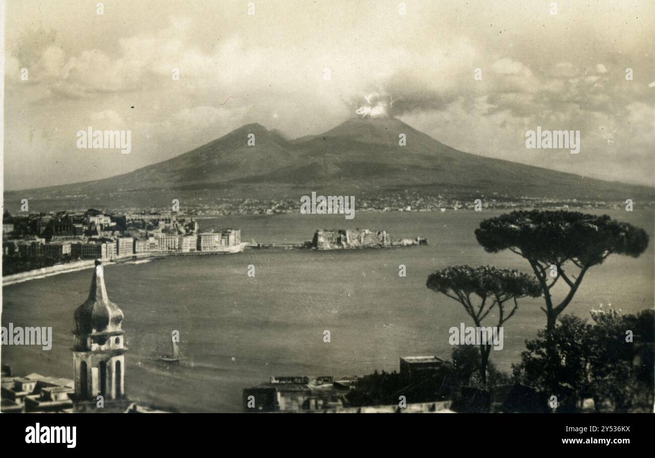 1944 , march, NAPLES , ITALY : The eruption of MOUNT VESUVIUS , from 18 ...