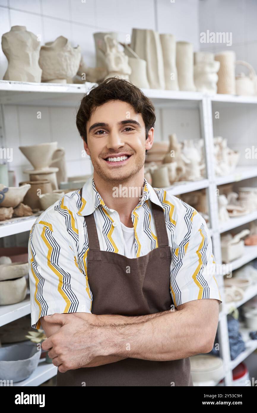 Pottery studio young hi-res stock photography and images - Alamy