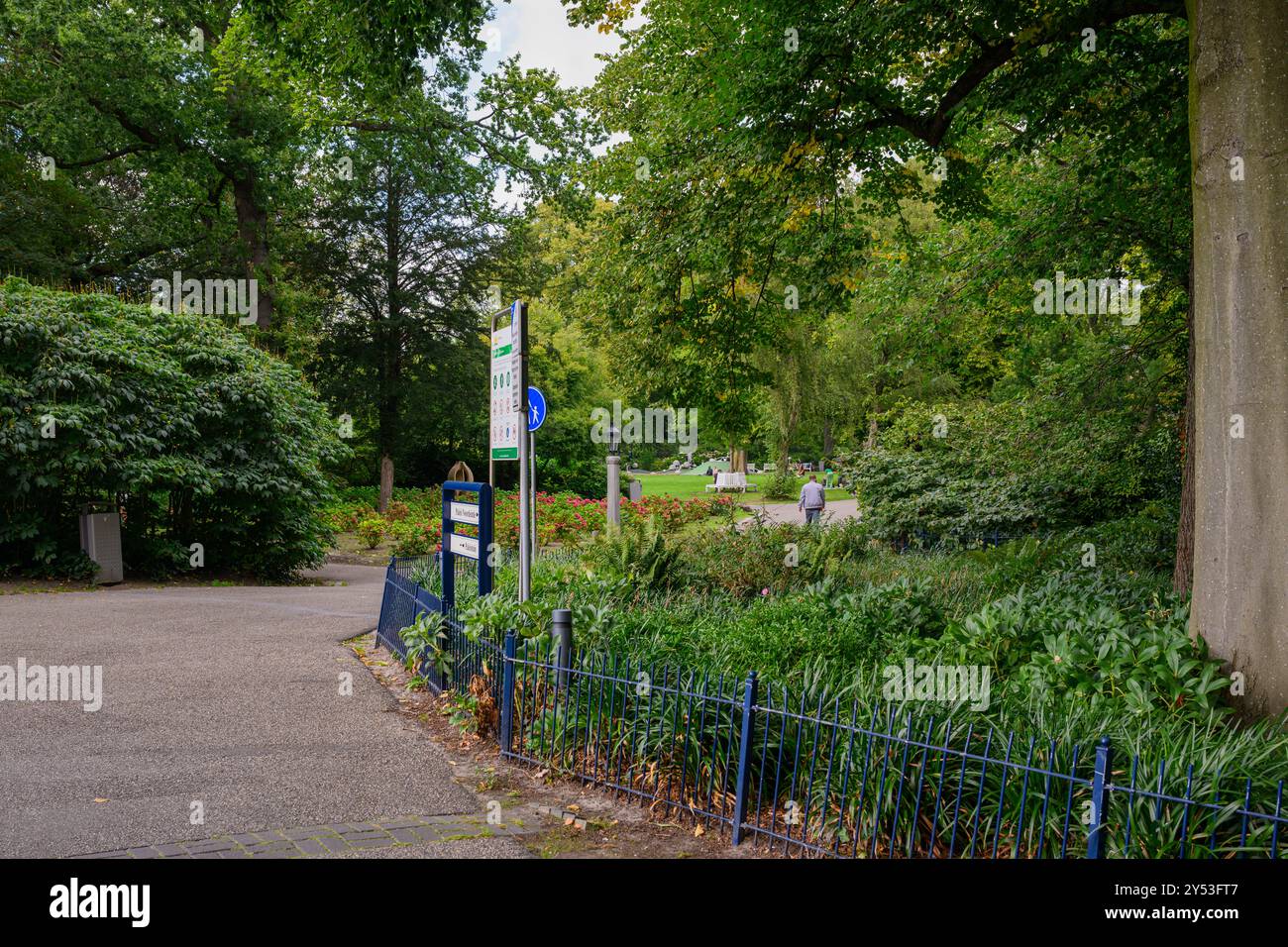 Paleistuin hi-res stock photography and images - Alamy