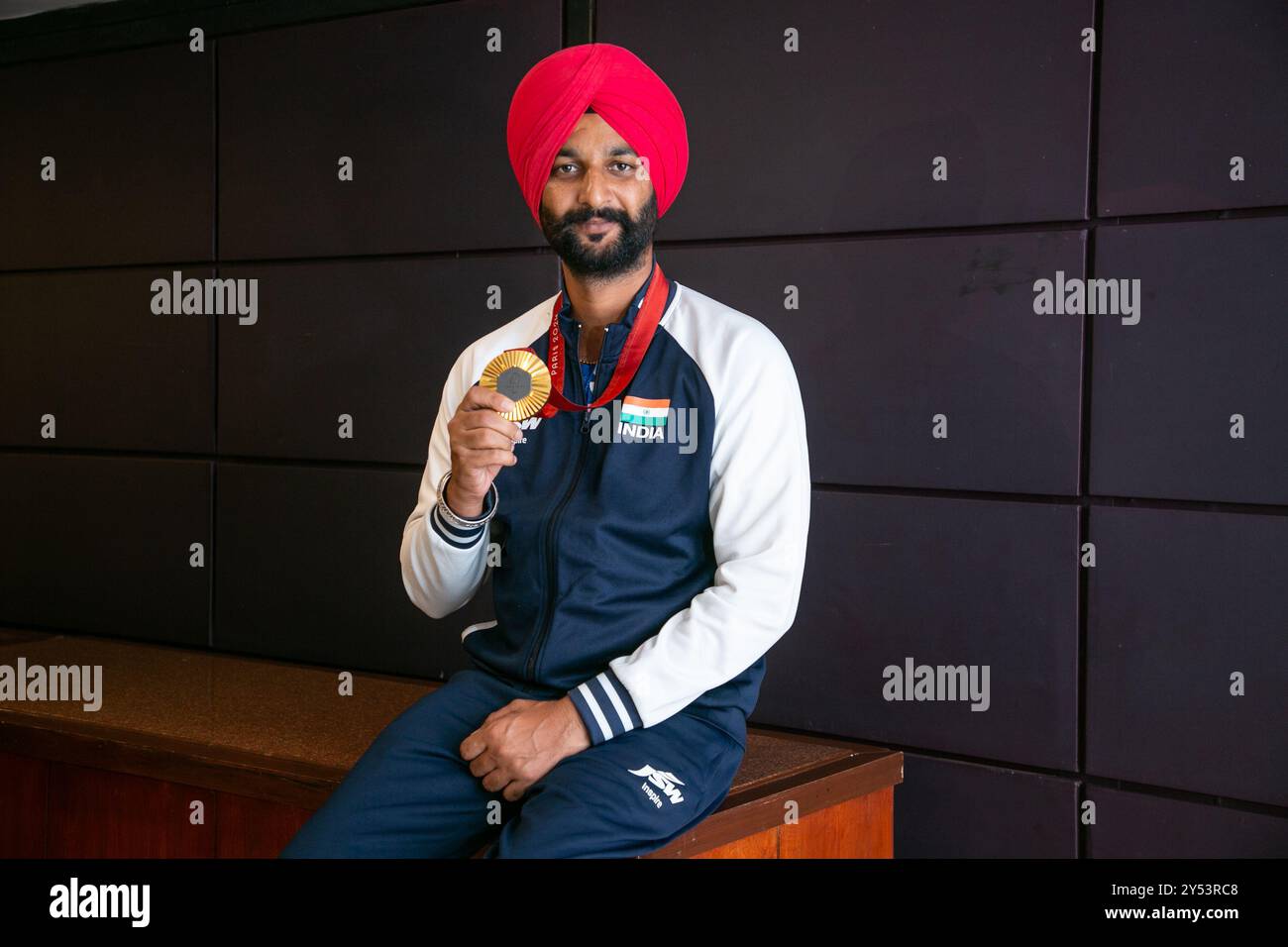 NEW DELHI, INDIA - SEPTEMBER 12: Harvinder Singh (first Indian archer ...