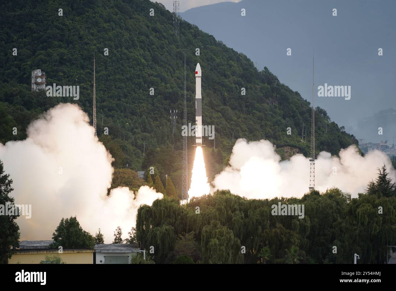 Xichang. 20th Sep, 2024. A Kuaizhou-1A (KZ-1A) carrier rocket carrying ...