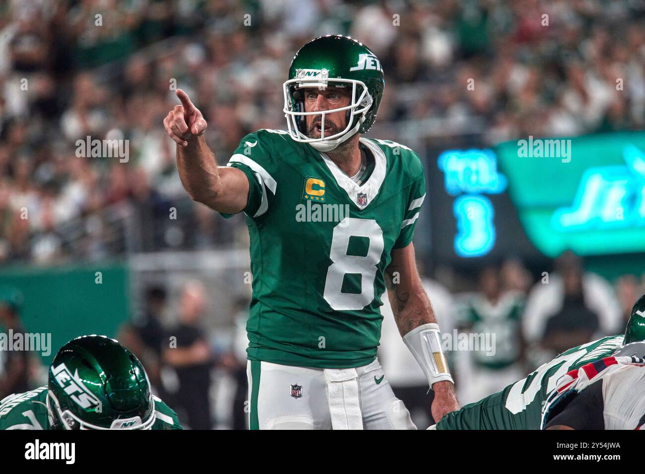New York Jets quarterback Aaron Rodgers (8) calling signals against the ...