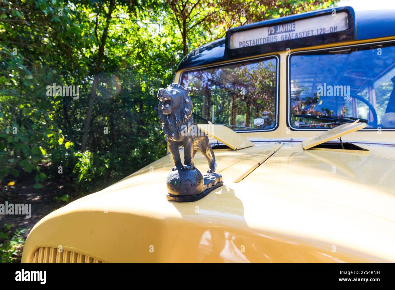 Graf & Stift 120-ON post bus 1949 at Vienna Classic Days 2024, oldtimer ...