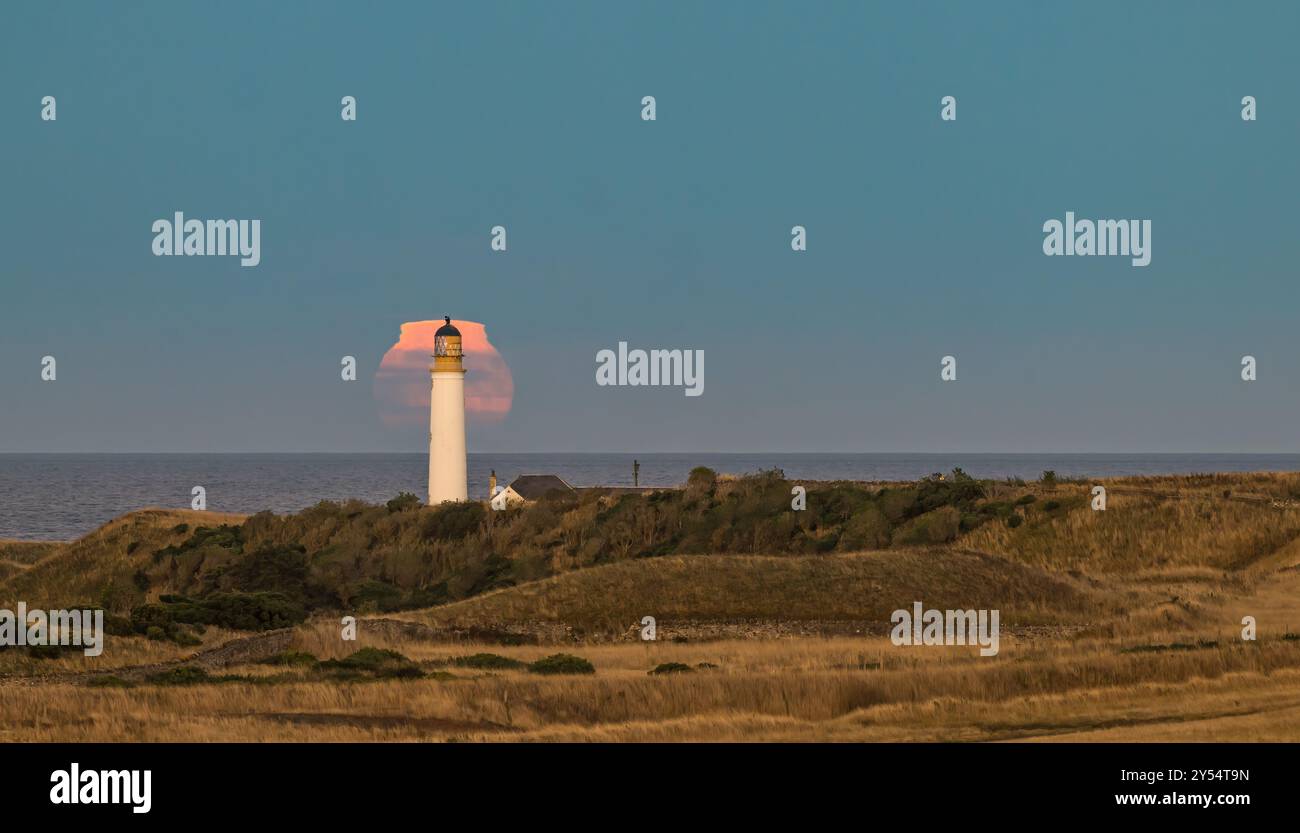 Harvest supermoon rising behind Barns Ness lighthouse, Dunbar, East ...