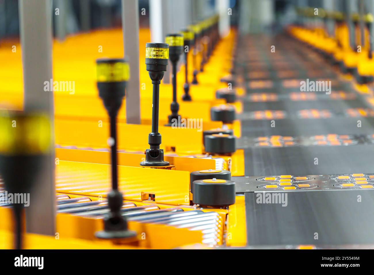 Automated Conveyor Belt Sorting Mechanism in a Logistics Center ...