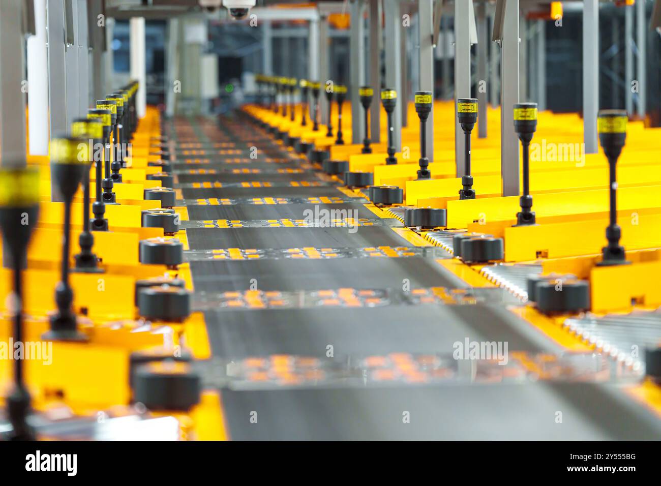 Modern conveyor delivery system in warehouse Stock Photo - Alamy